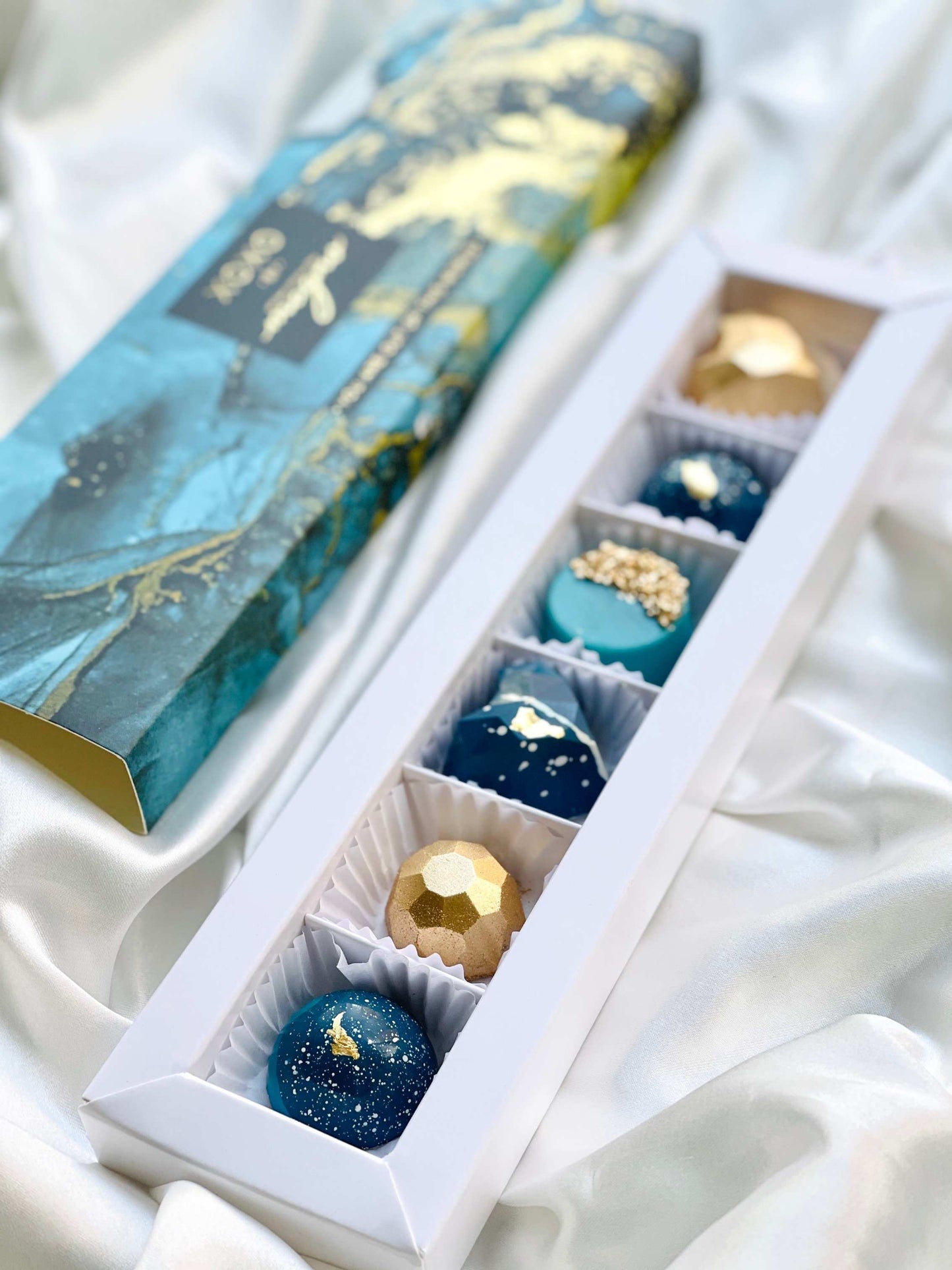 XOXO (6 pcs) – Magno Artisan Chocolates